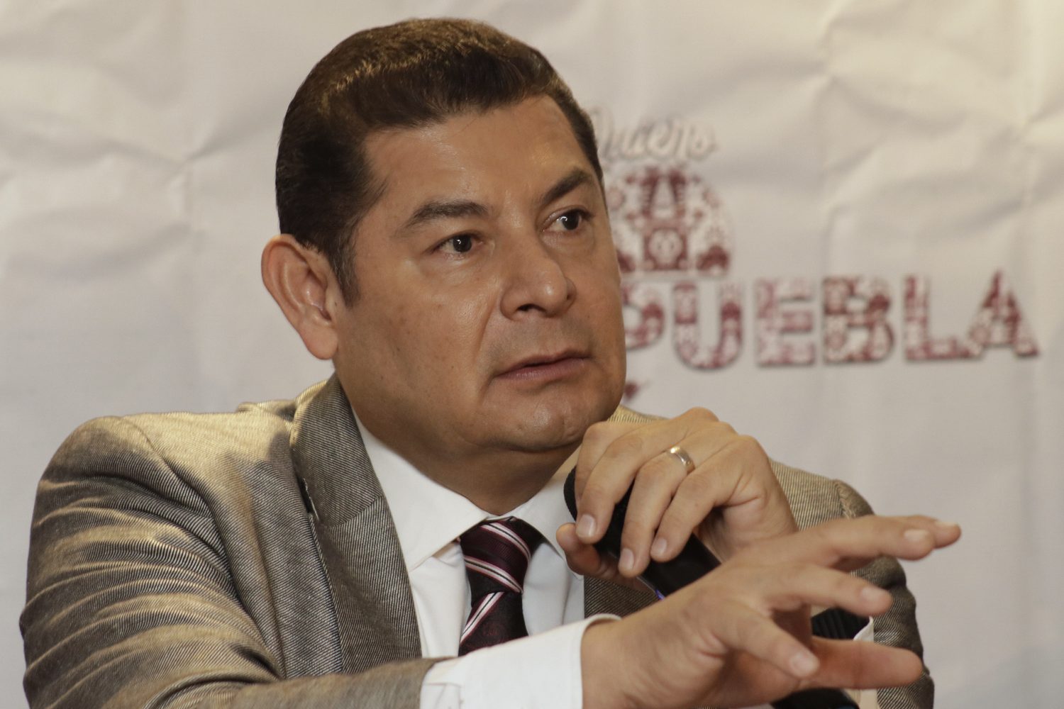 Yo no tengo estructuras, sino amigos: Alejandro Armenta – Capital Puebla